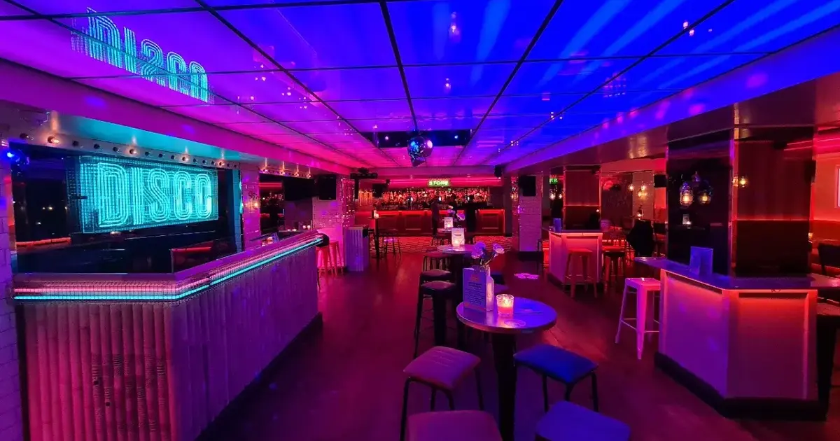 Simmons Bar | Art of London