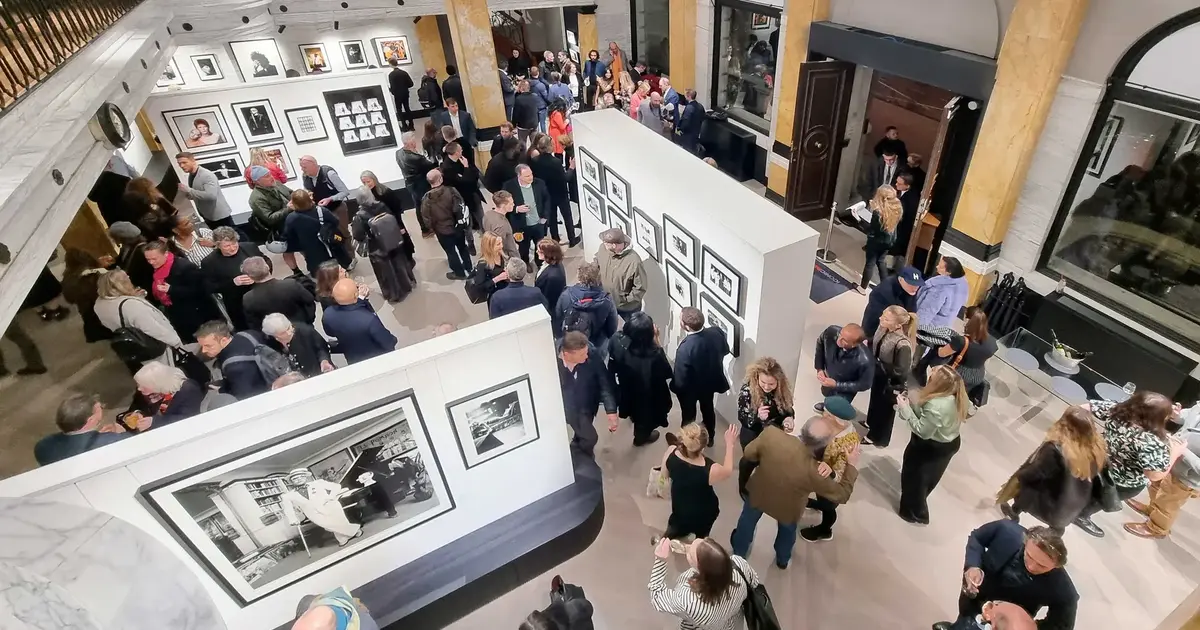 Iconic Images Gallery | Art of London